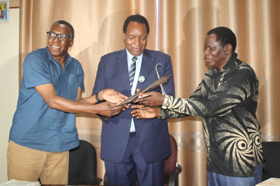 SAUT yapokea kitabu cha historia ya asili ya kabila la Kikerewe ... SAUT yapokea kitabu cha historia ya asili ya kabila la Kikerewe ...