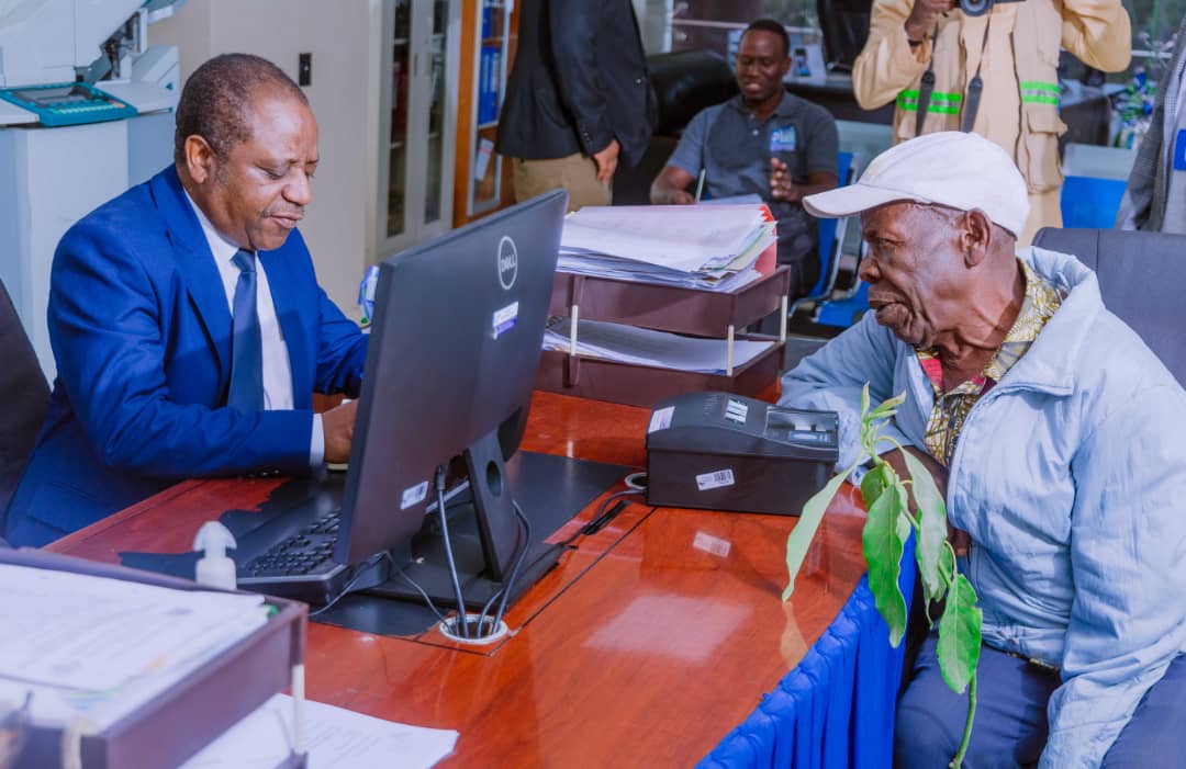 Maadhimisho ya wiki ya huduma kwa wateja: PSSSF yagawa miche kwa wateja ...