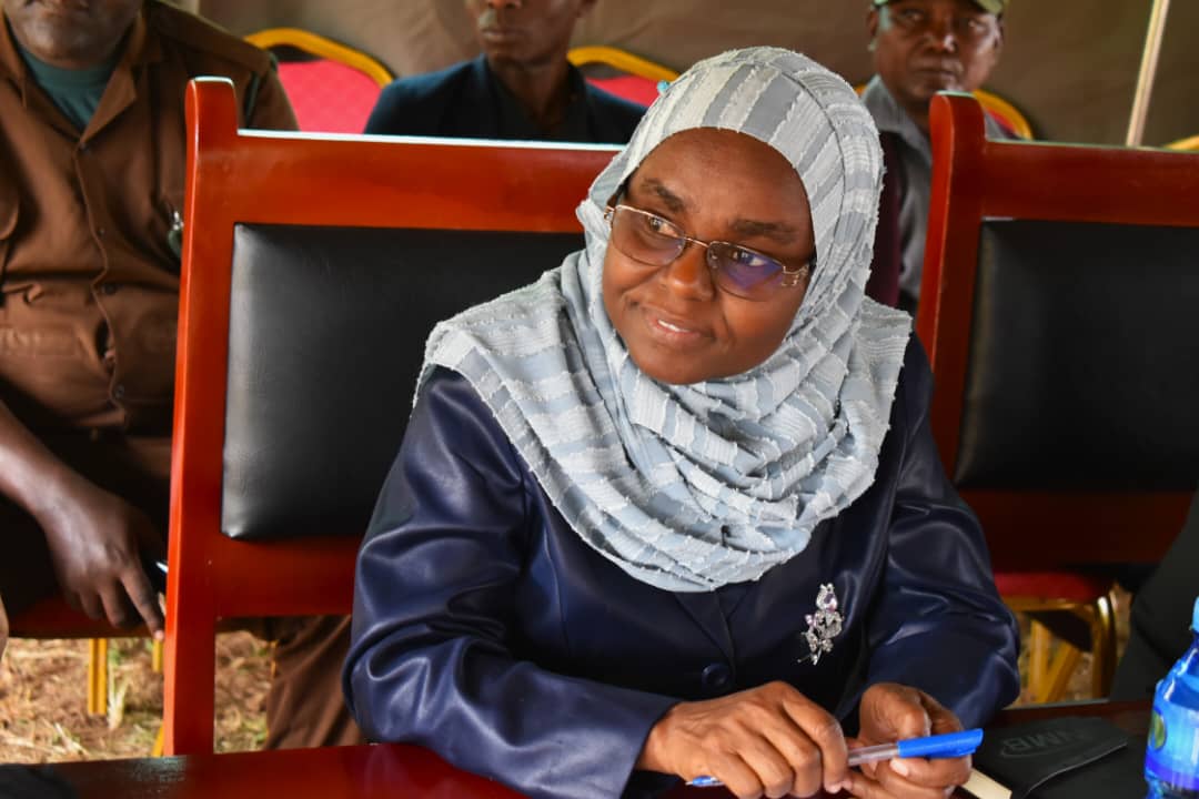 DC Kyerwa aipongeza TANAPA kusaidia wananchi kuwakabili wanyama wakali ...