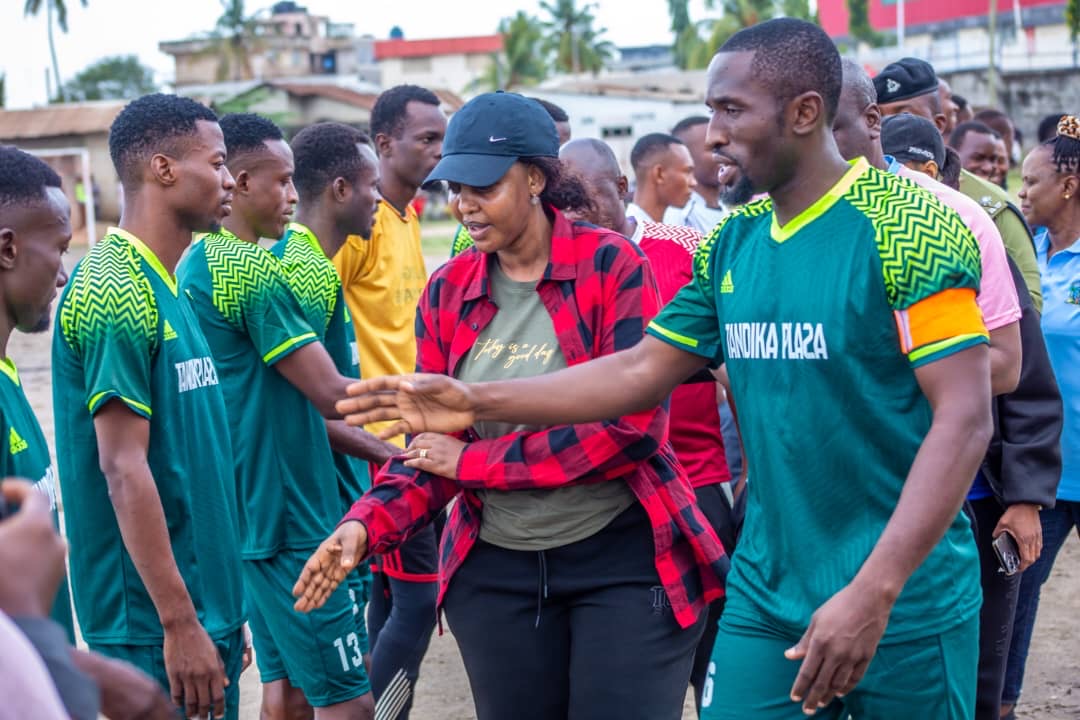 Mbunge Bonnah atoa donge nono katika mashindano ya Kumbilamoto cup ...